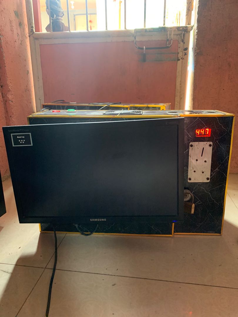 Monitor and pisonet box, Computers & Tech, Parts & Accessories, Monitor ...