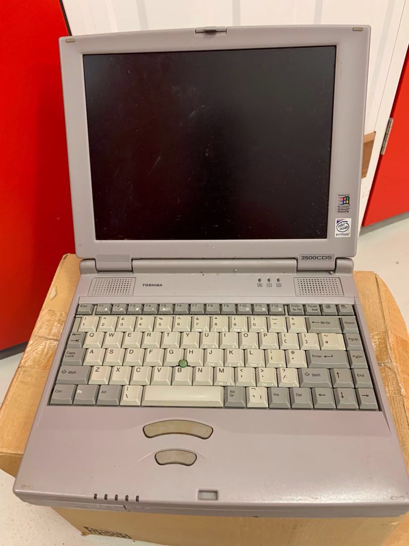 Vintage Toshiba 2500CDS/2.1 laptop, Hobbies & Toys, Collectibles ...