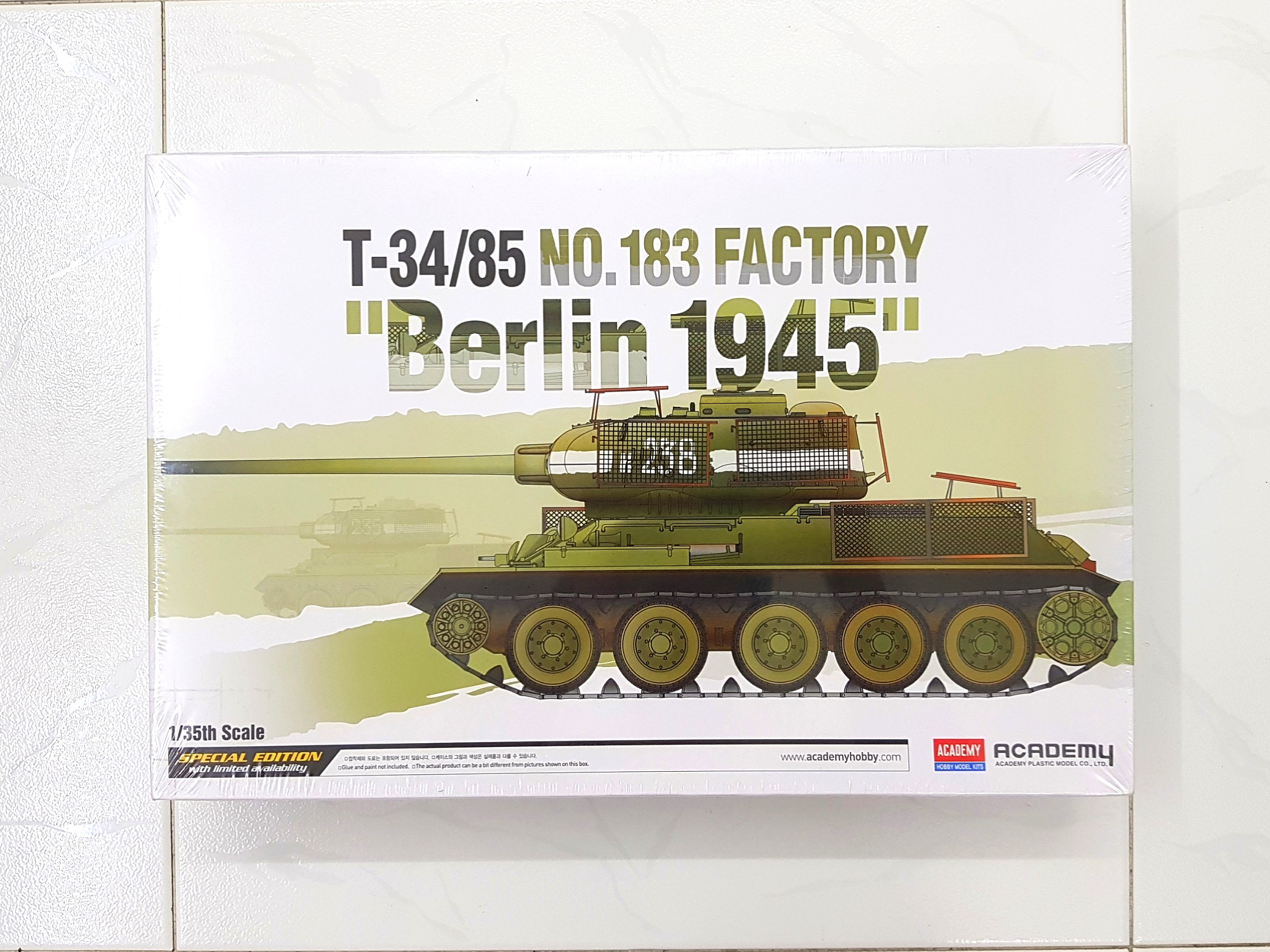 1/35 #13295 Academy Russian T34/85 No 183 Factory ''Berlin 1945 ...