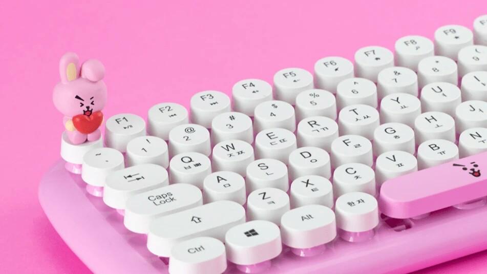 BT21 Figure Retro Keyboard x Royche Wireless Retro Keyboard, Hobbies & Toys, Memorabilia ...