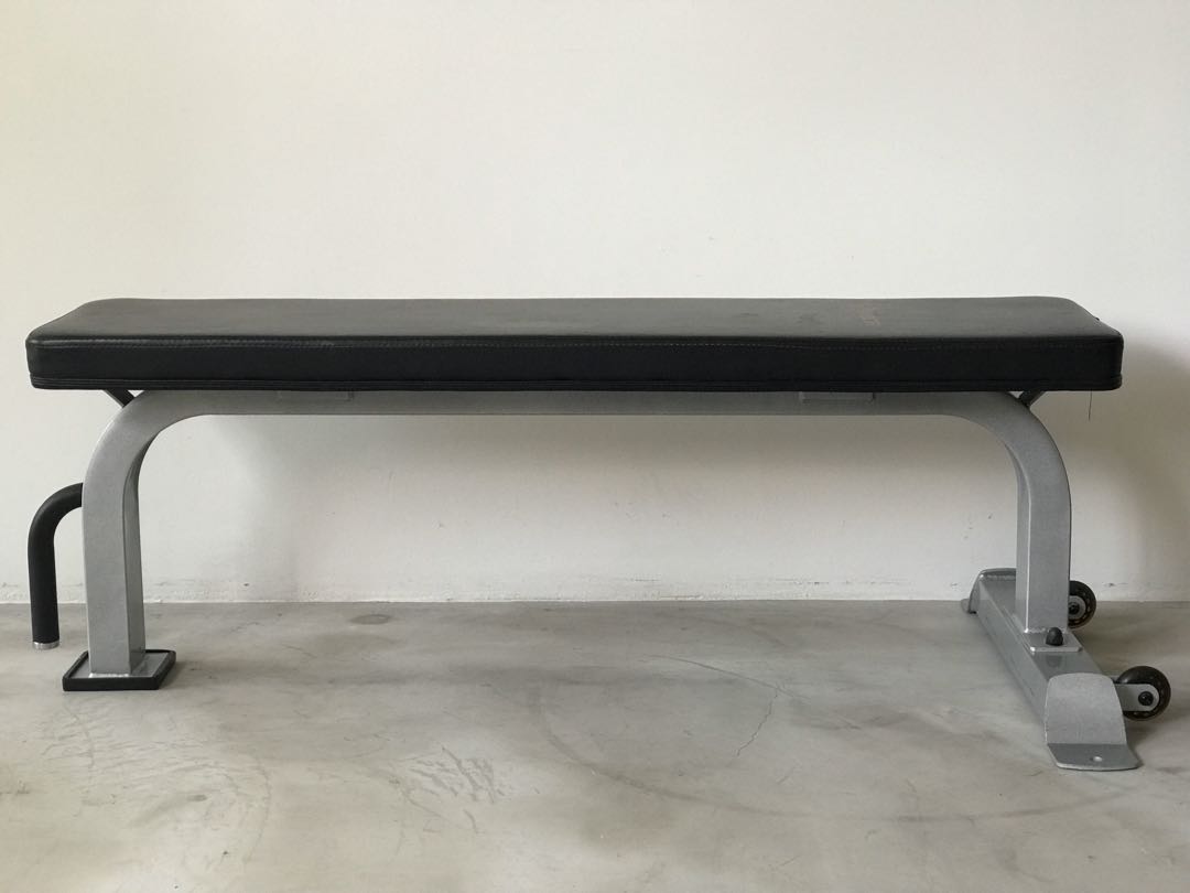 Flat workout bench, Sports Equipment, Exercise & Fitness, Cardio ...