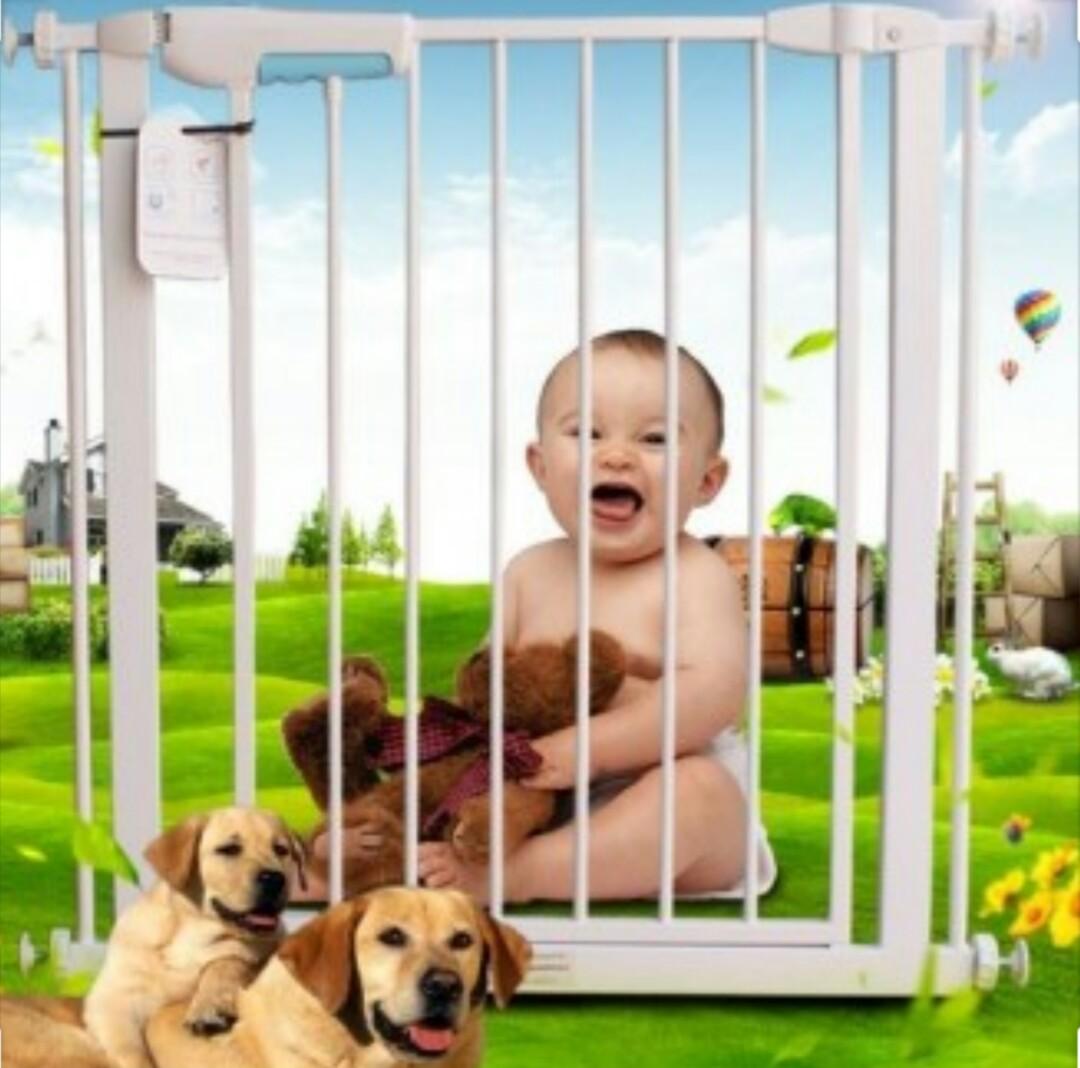 Free Delivery Baby Pet Safety Gate, Babies & Kids, Baby Nursery & Kids ...