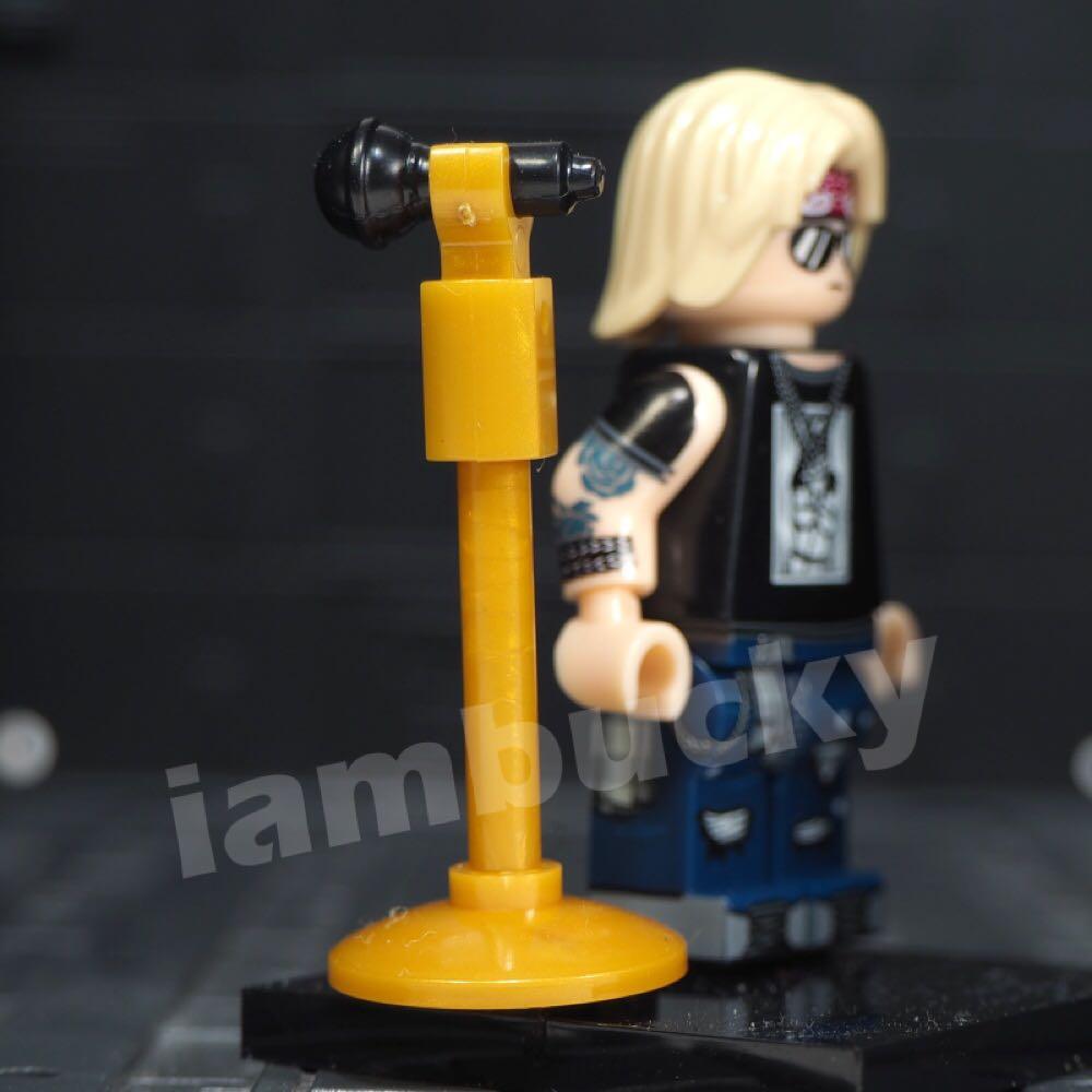 Guns N’ Roses Axl Rose minifigure, 玩具 & 遊戲類, 玩具 - Carousell