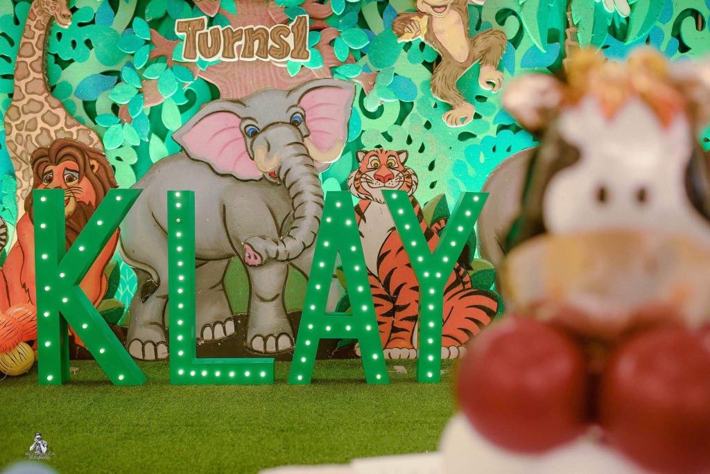 LED LIGHT LETTER STANDEE 3 feet, Furniture & Home Living, Home Decor ...