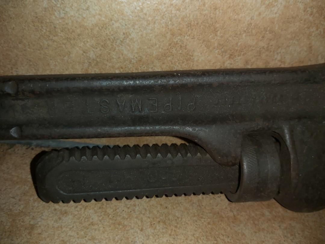Pipe wrench yabe tubo, Commercial & Industrial, Construction Tools ...