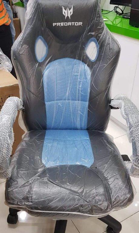Predator Gaming Chair, Free Items on Carousell