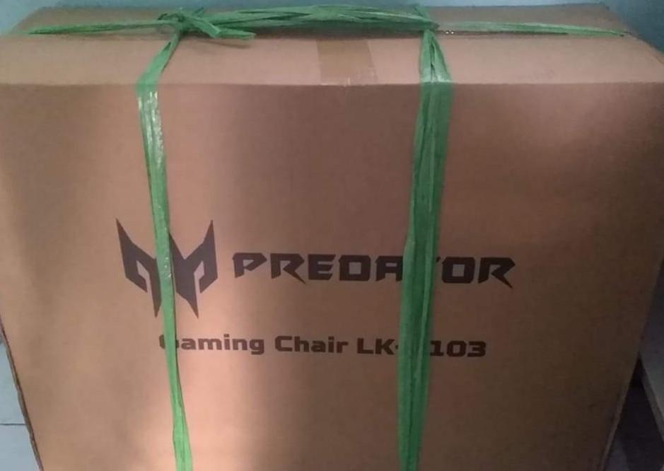 Predator Gaming Chair, Free Items on Carousell