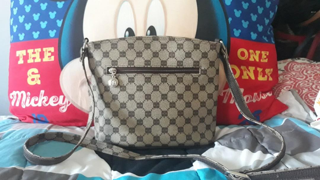 Arnaldo Bassini sling bag, Women's Fashion, Bags & Wallets, Cross-body ...