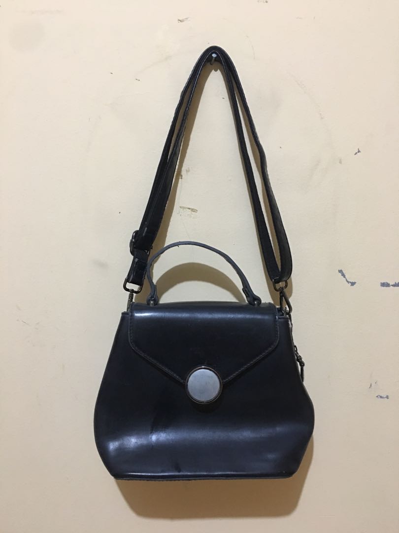 Elizabeth sling black bag, Fesyen Wanita, Tas & Dompet di Carousell