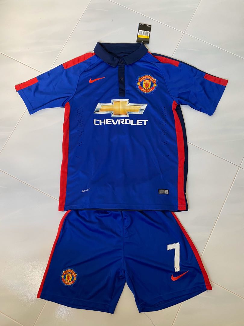 Manchester United Jersey, Men's Fashion, Activewear on Carousell