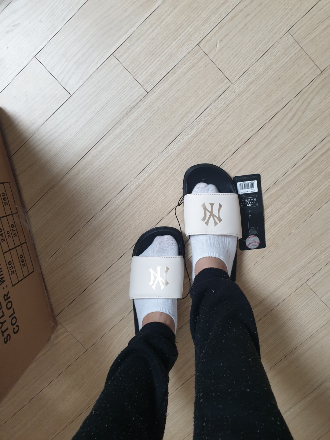 Mlb slides, Women's Fashion, Footwear, Flats & Sandals on Carousell