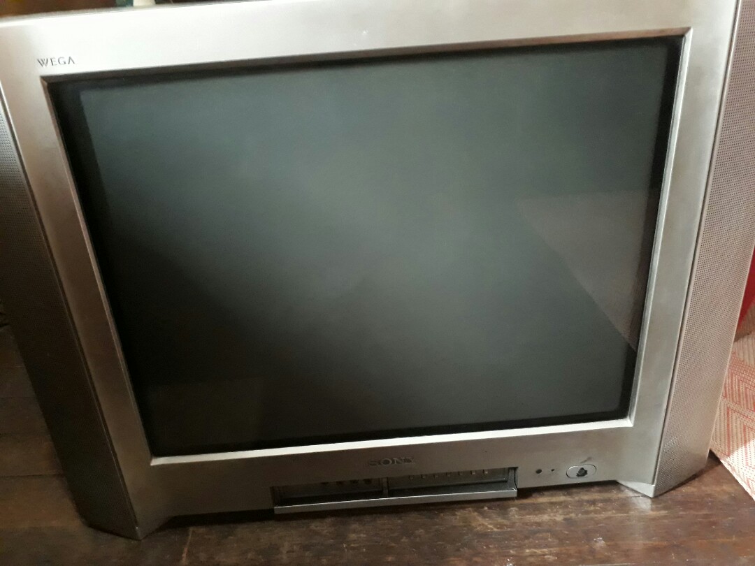 Sony mega 32" flat screen tv, TV & Home Appliances, TV & Entertainment ...