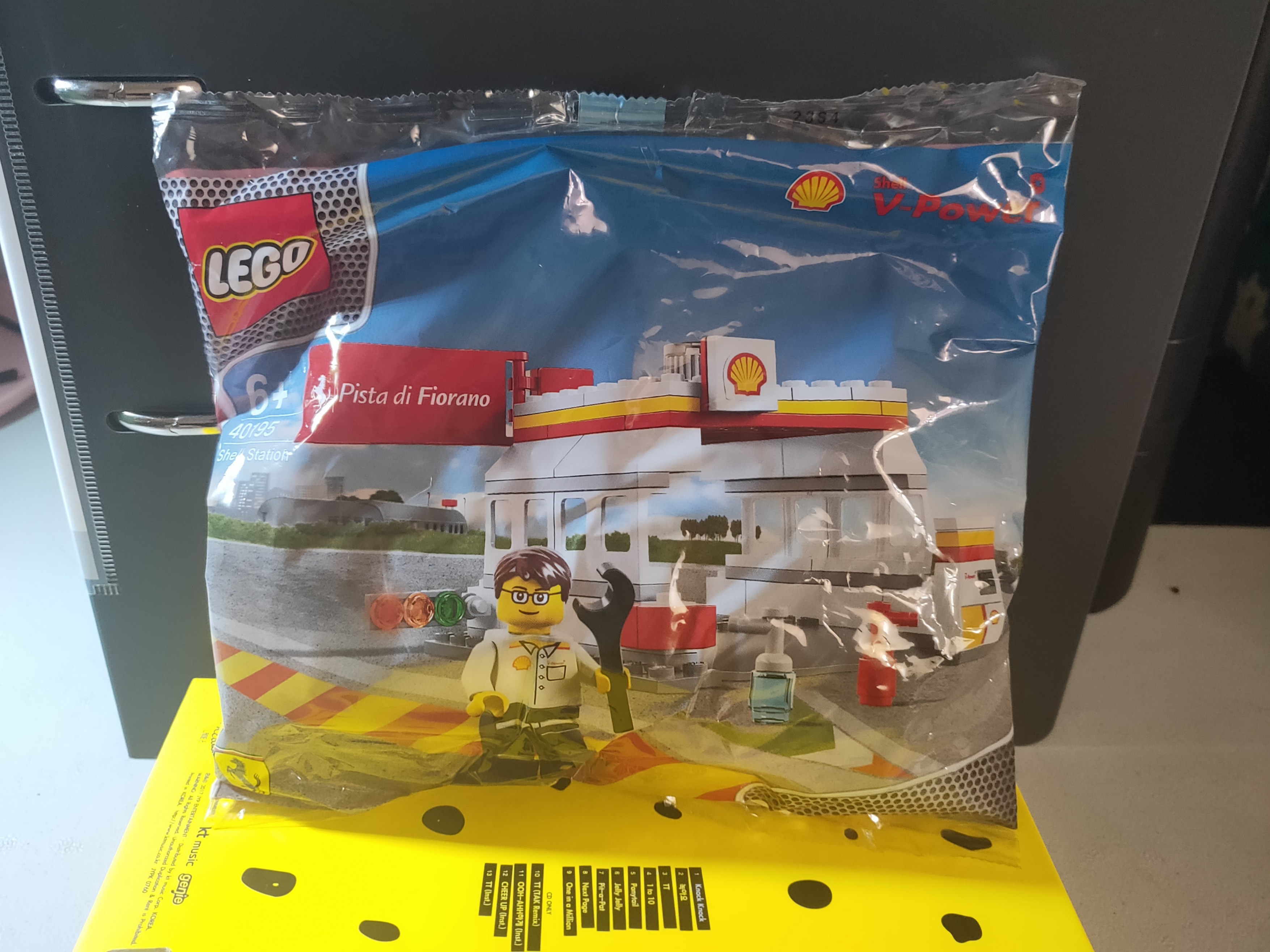 LEGO SHELL 40195, Hobbies & Toys, Toys & Games on Carousell
