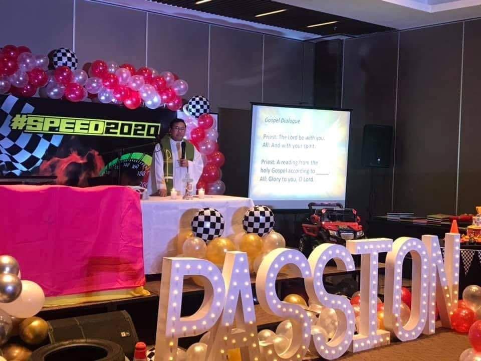 LED LIGHT LETTER STANDEE 3 feet, Furniture & Home Living, Home Decor ...