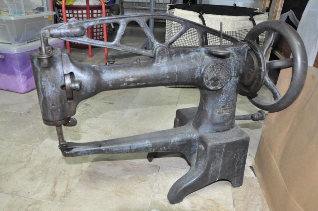 Tambalete Vintage Singer Shoe / Watch / Bag Sewing Machine, Hobbies ...