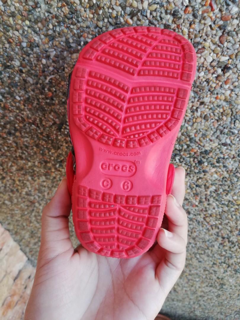 Crocs c6 lightning mcqueen, Babies & Kids, Babies & Kids Fashion on ...