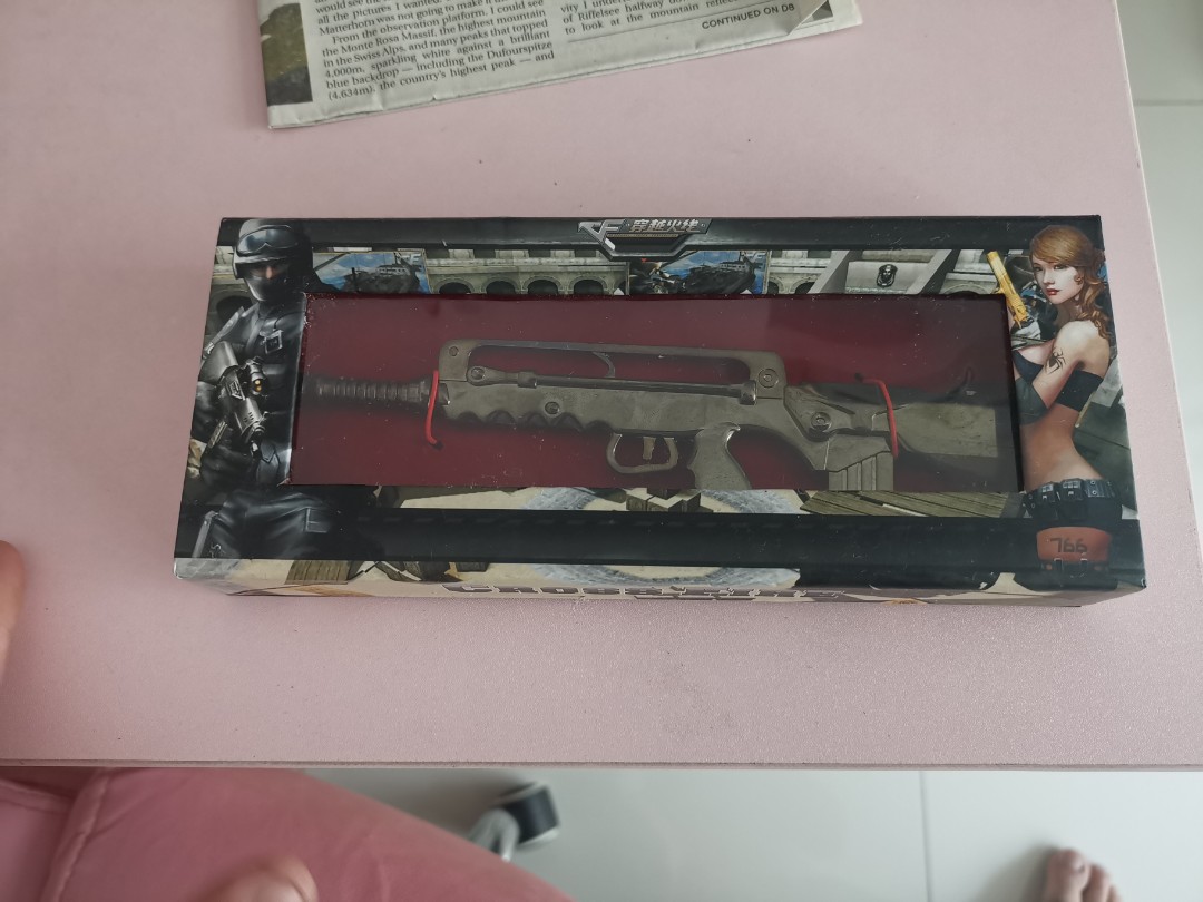 FAMAS Rifle Display Set, Hobbies & Toys, Toys & Games on Carousell