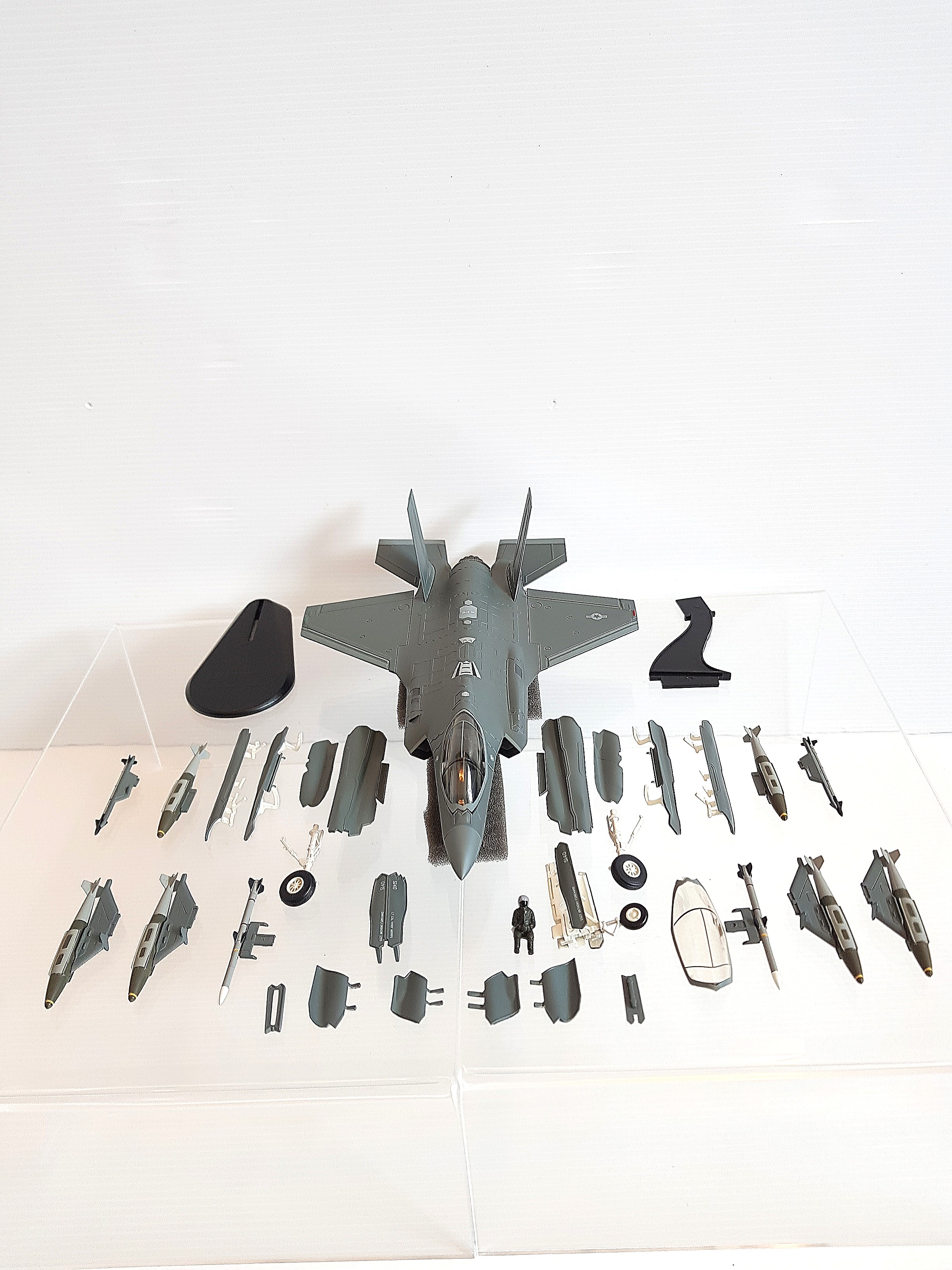 Hobby Master HA4418 F-35A Lightning II "Fightin Fuujins", Toys & Games ...