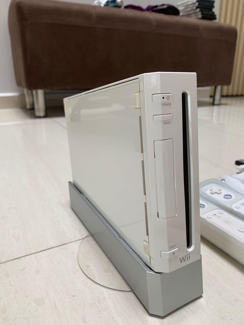Nintendo Wii Full Set, Toys & Games, Video Gaming, Consoles on Carousell