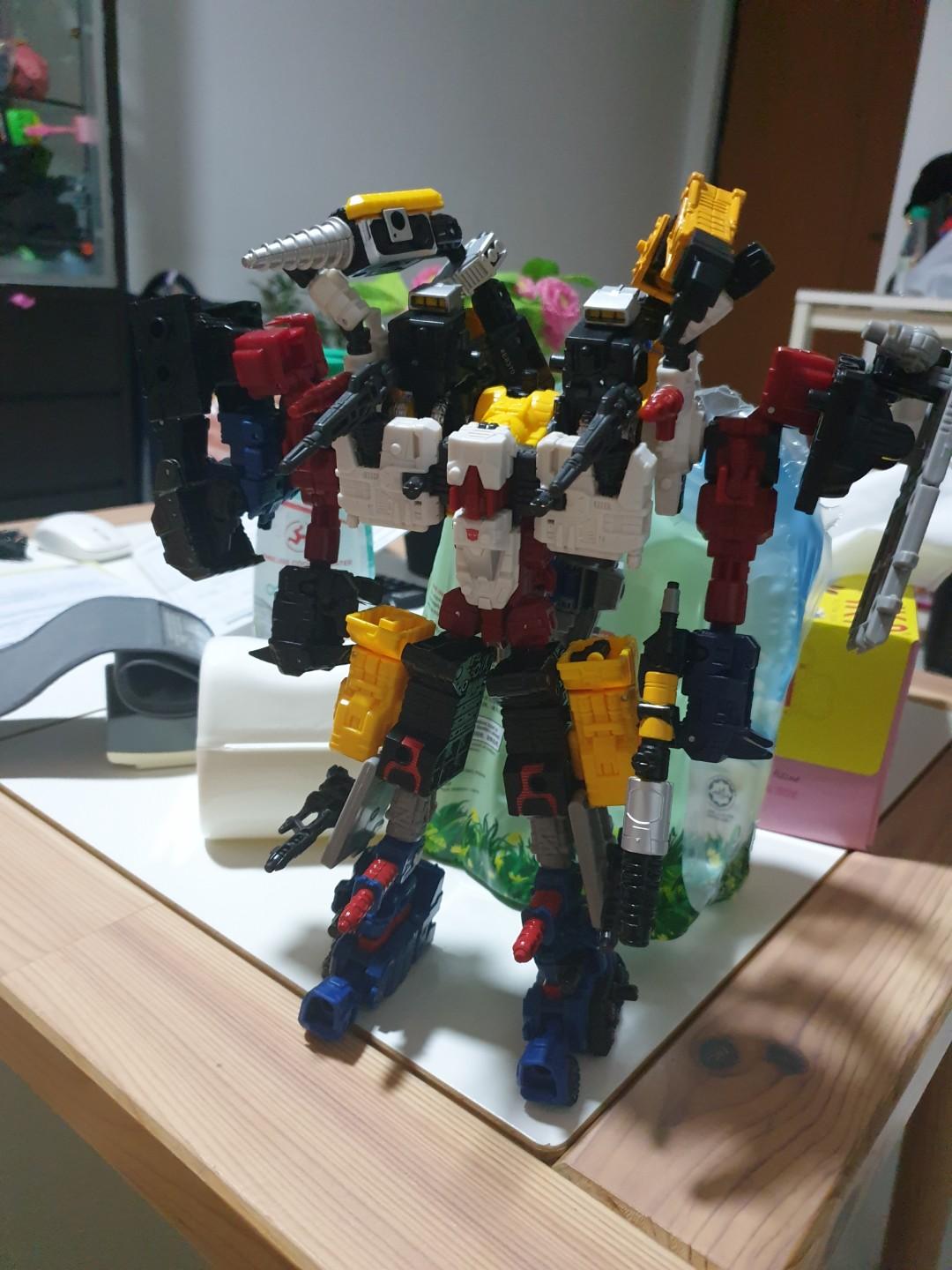 Transformers ultimate weaponizer combiner, Hobbies & Toys, Toys & Games ...