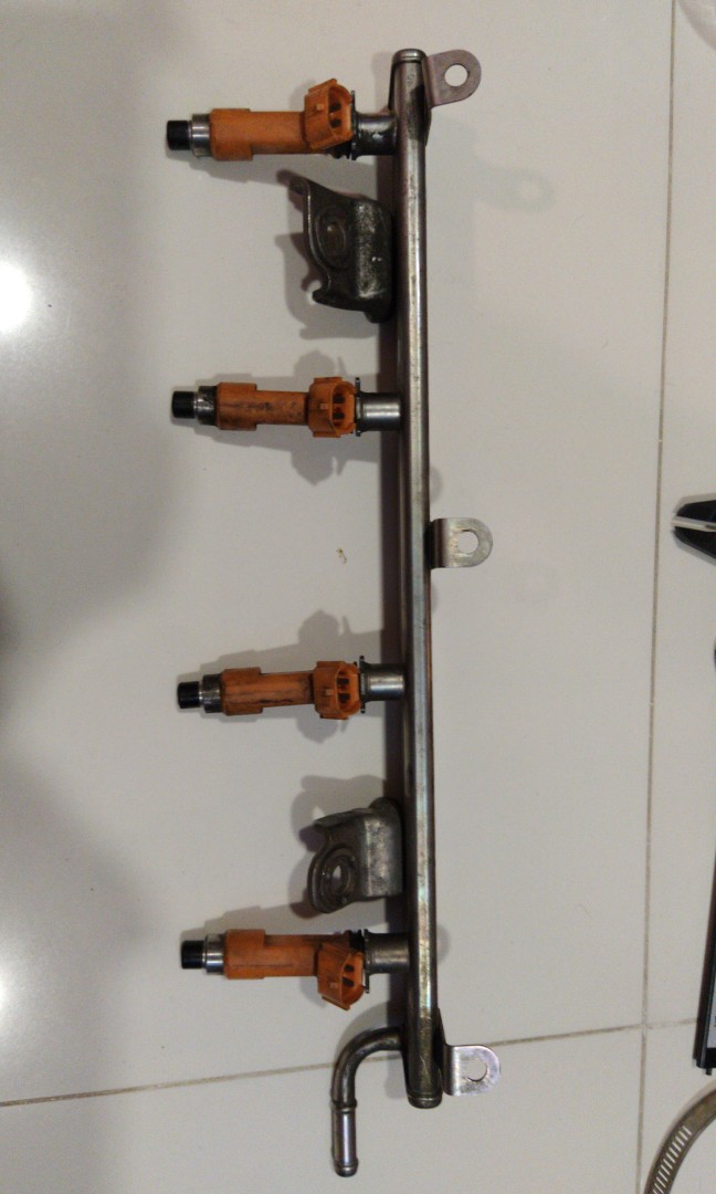 Suzuki swift fuel injectors with fuel rail, Car Accessories ...