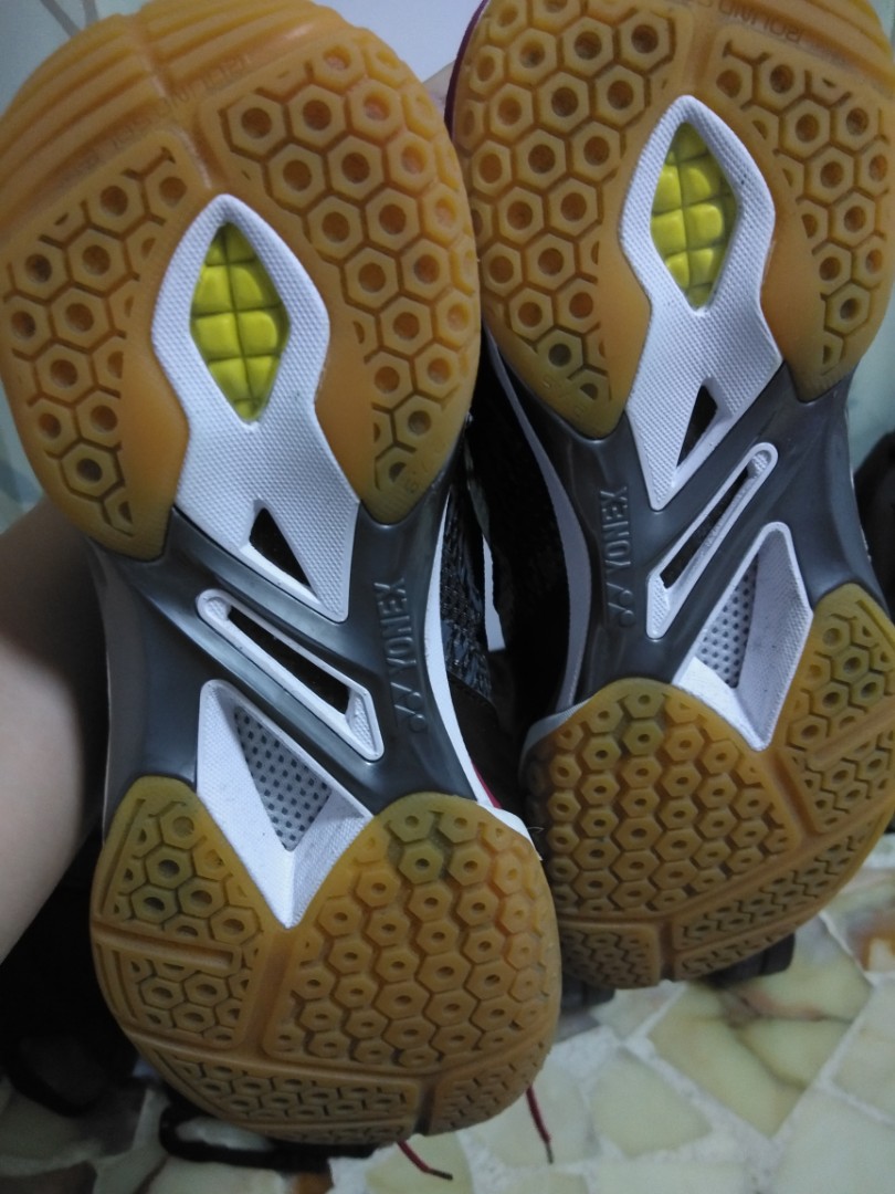 Yonex Comfort Z, Sports Equipment, Sports & Games, Racket & Ball Sports ...