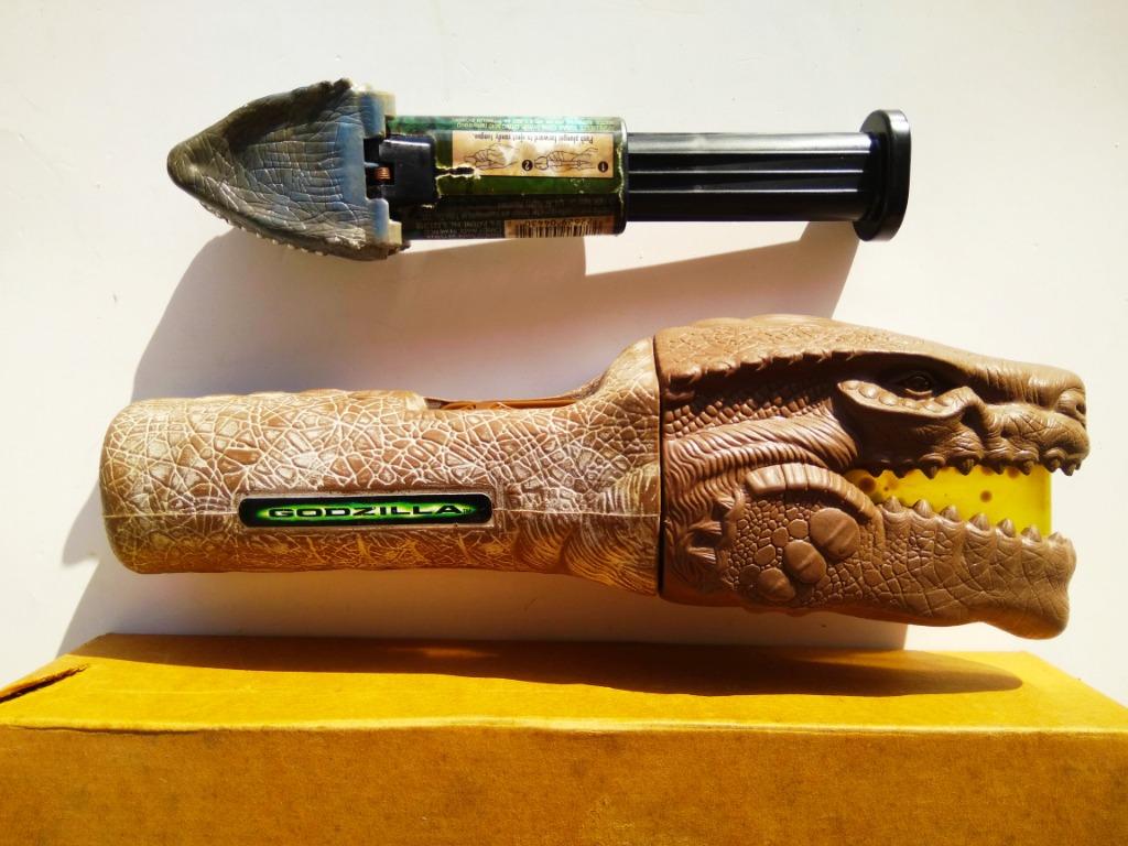 Godzilla 1998 Flashlight & MONSTER MOUTH CANDY, 興趣及遊戲, 玩具 & 遊戲類 - Carousell