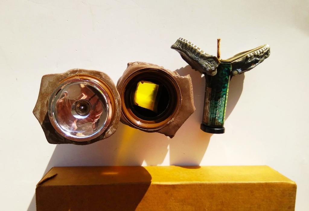 Godzilla 1998 Flashlight & MONSTER MOUTH CANDY, 興趣及遊戲, 玩具 & 遊戲類 - Carousell