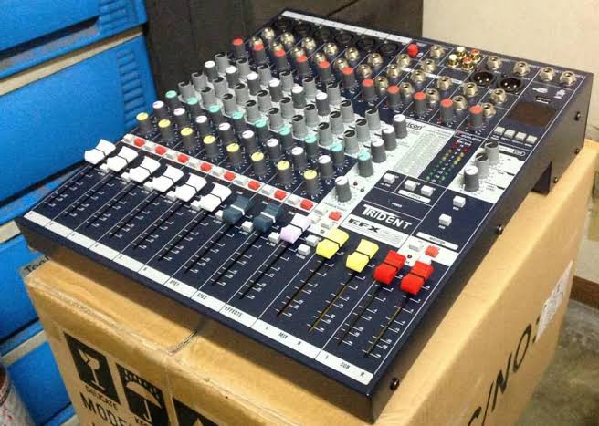 Trident EFX6/2 Mixing Console w/ effects, Hobbies & Toys, Music & Media ...