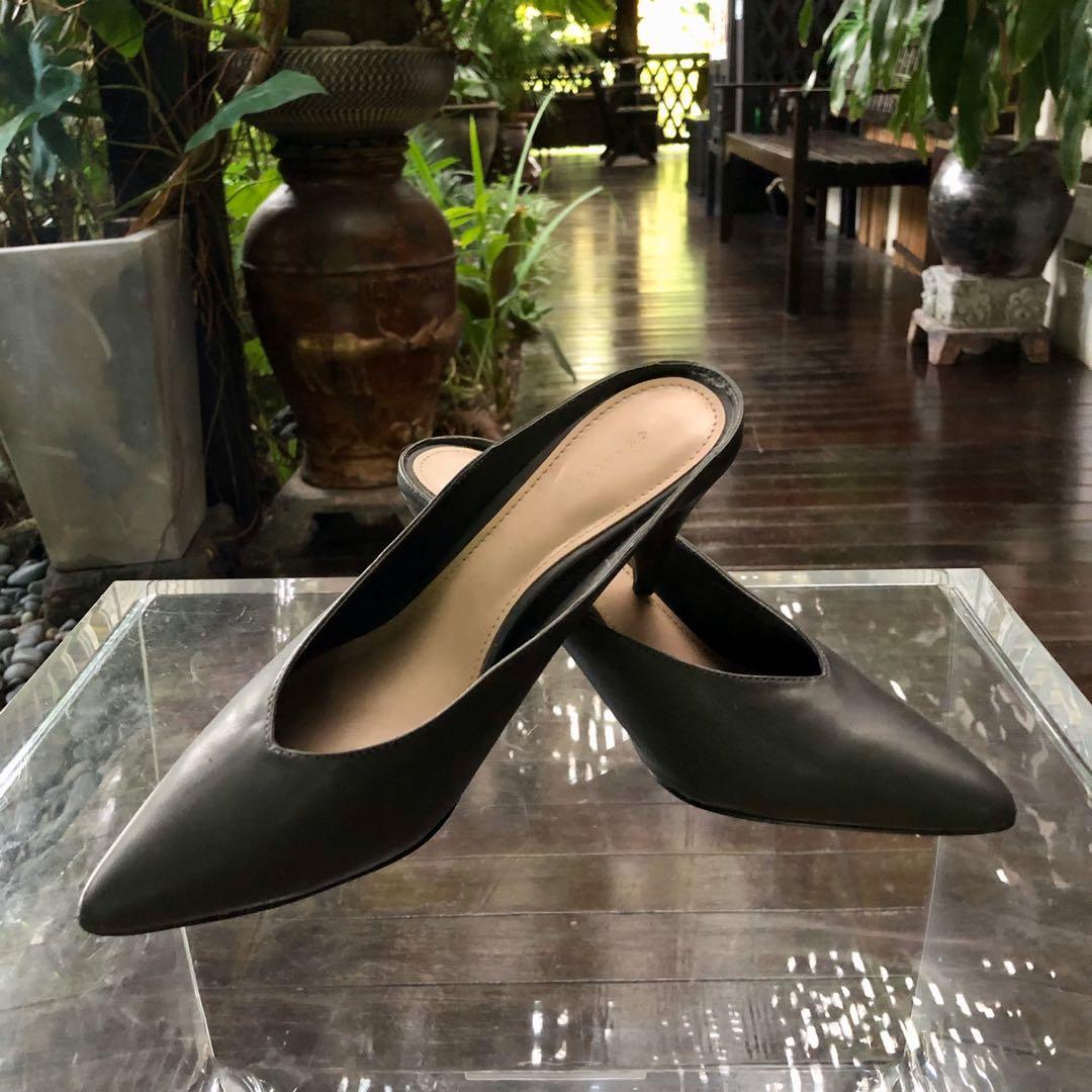 C&K V Cut Heels 37, Women's Fashion, Footwear, Heels on Carousell