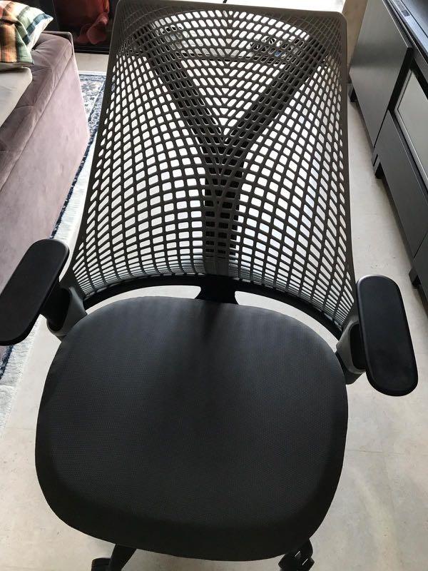 Herman Miller Saul chair, Furniture, Tables & Chairs on Carousell