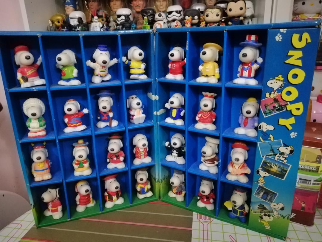 SNOOPY COLLECTABLE BOX 28 pcs 90s Collectible Vintage Around The World ...