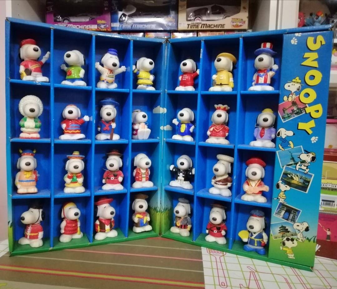 SNOOPY COLLECTABLE BOX 28 pcs 90s Collectible Vintage Around The World ...