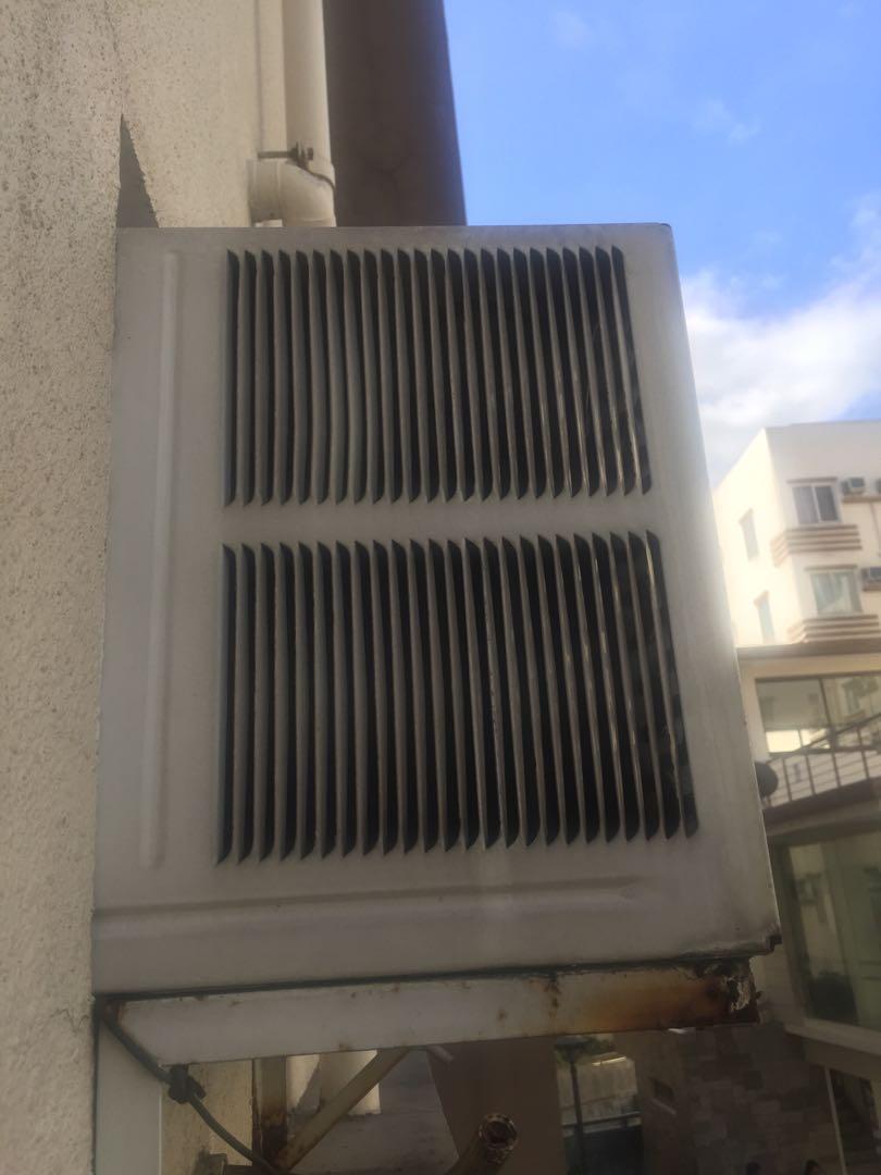 Window type carrier Aircon 0.5hp (with remote control), TV & Home ...