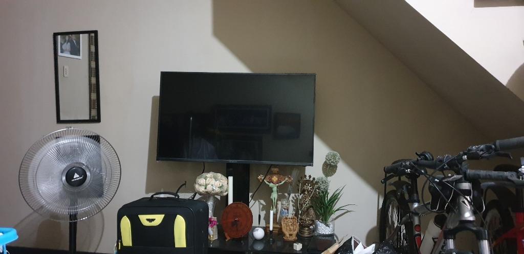 42" LED TV - devant, TV & Home Appliances, TV & Entertainment, Blu-Ray ...