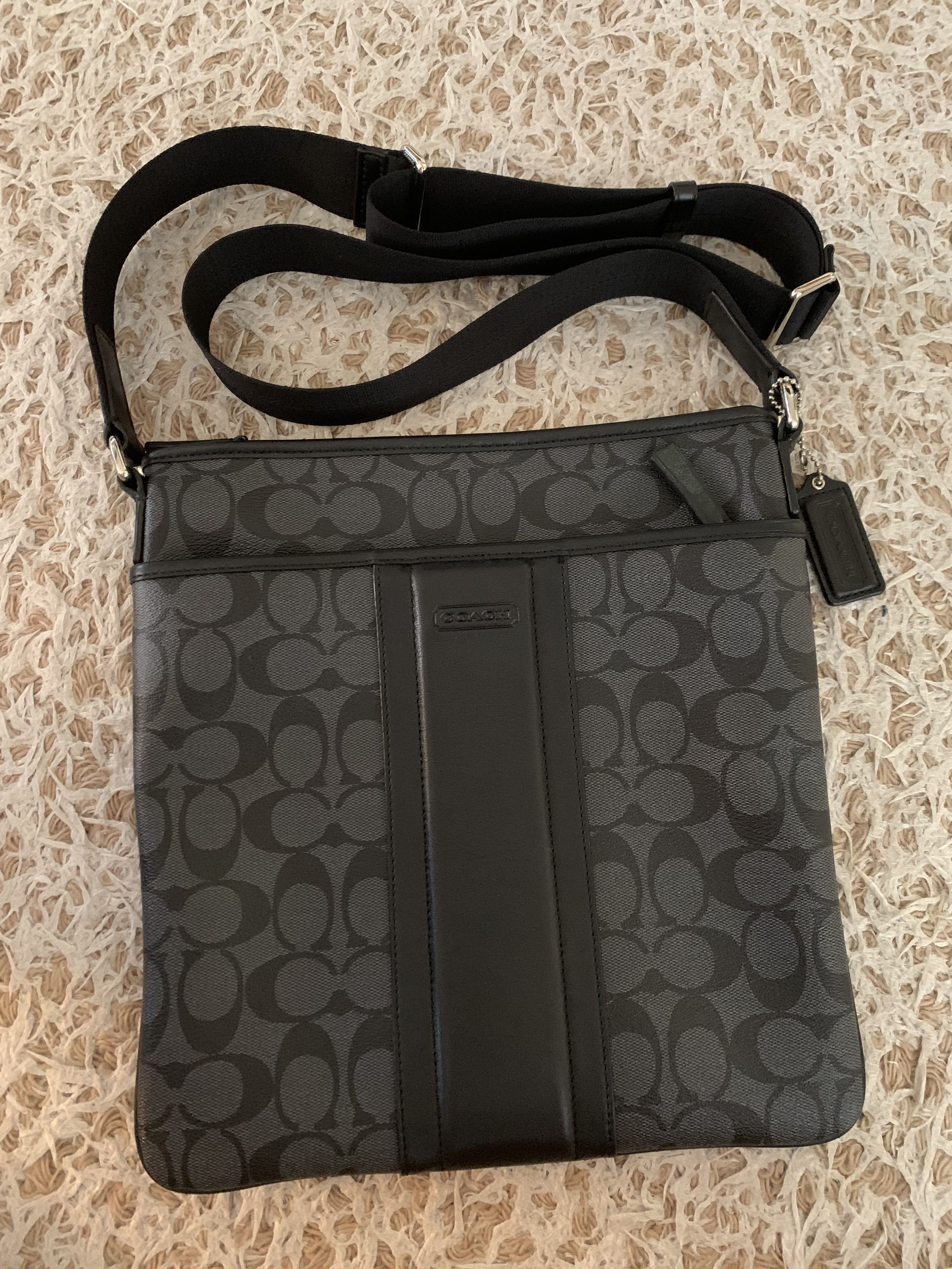 Coach Signature Canvas Crossbody Bag, Luxury, Bags & Wallets on Carousell
