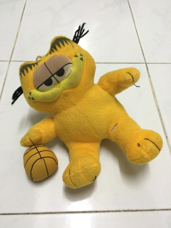 Garfield Stuffed Plush Figure Toy, Hobbies & Toys, Toys & Games on ...