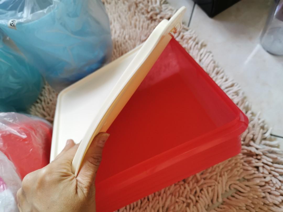 Tupperware cake container, Furniture & Home Living, Kitchenware ...