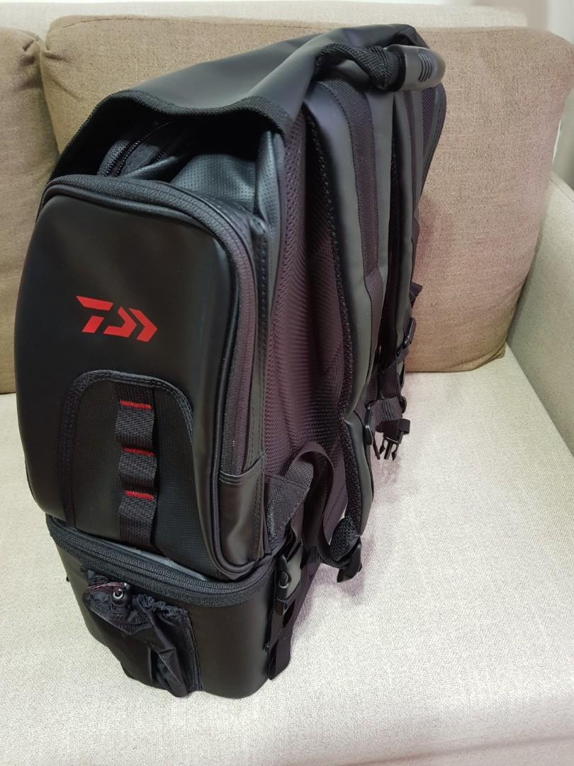 Daiwa System Surf Bag Fishing Tackle Bag, Sports Equipment, Fishing on ...
