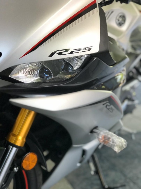 YAMAHA R25 SILVER COLOUR DOWN PAYMENT RENDAH, Motorbikes on Carousell
