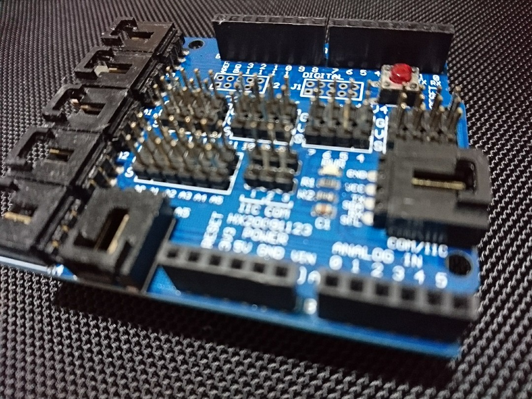 Arduino Uno And Sensor Shield V4 手提電話 電話及其他裝置配件 其他電子周邊配件及產品 Carousell