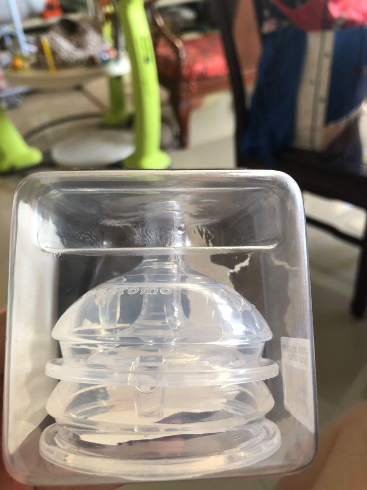 Comotomo medium flow, Babies & Kids, Nursing & Feeding, Breastfeeding ...
