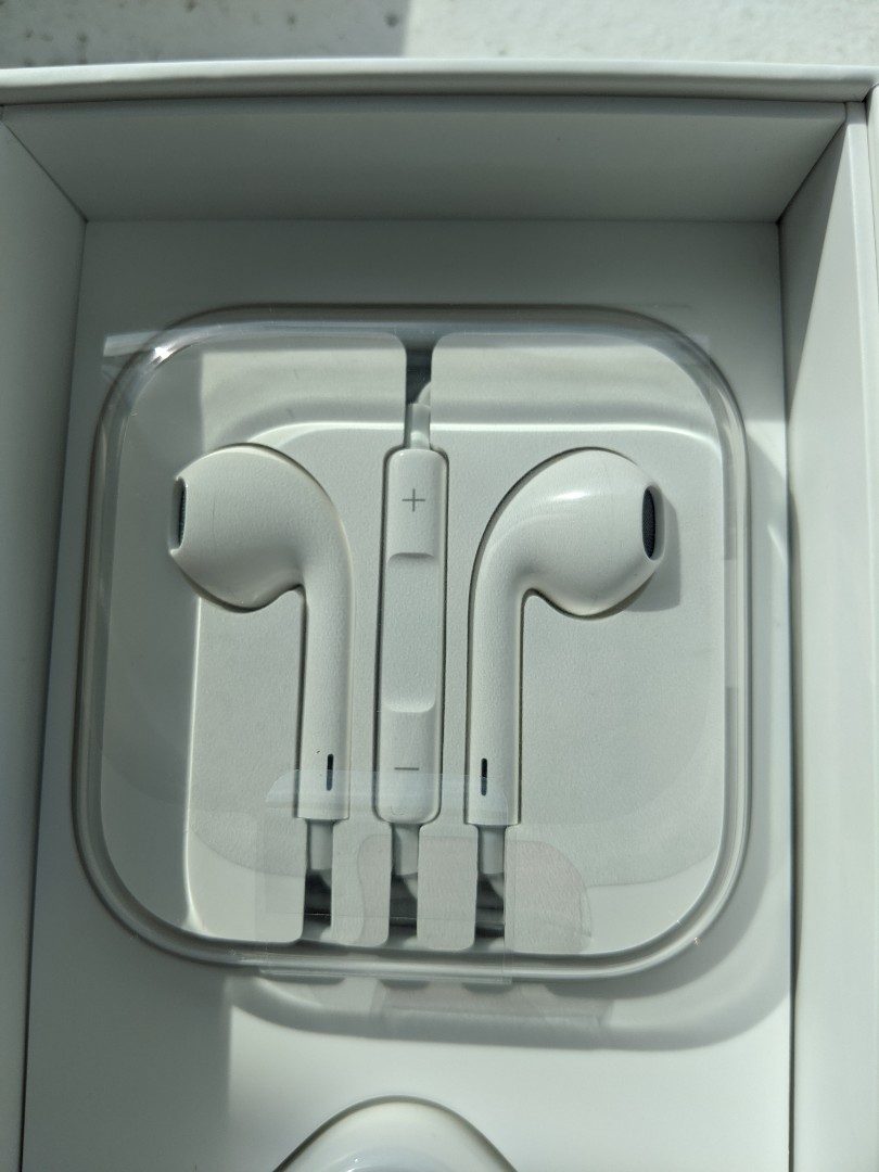 Apple EarPods (3.5mm Headphone Plug), Audio, Portable Audio Accessories ...