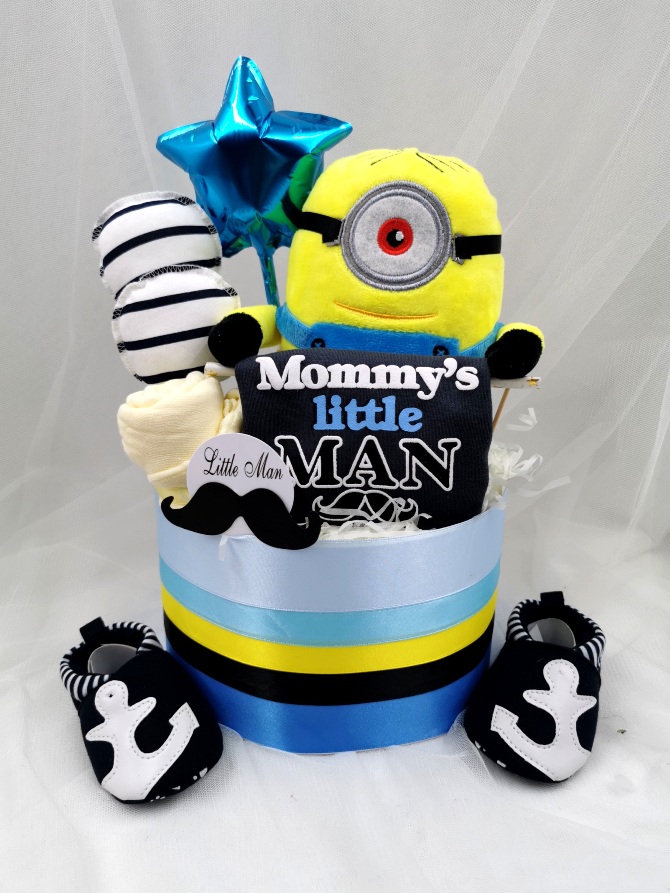Diaper Cake Minion Baby Boy Hamper, Babies & Kids, Bathing & Changing ...