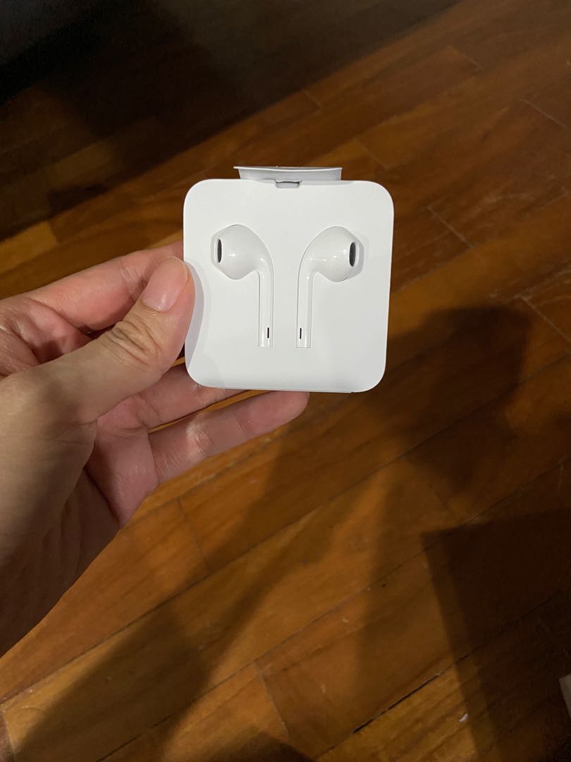 EarPods with lighting cable, Audio, Portable Audio Accessories on Carousell