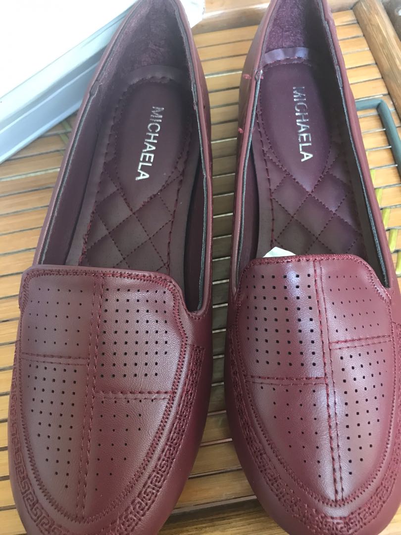 Michaela Flat Shoes (Maroon), Women's Fashion, Footwear, Flats ...