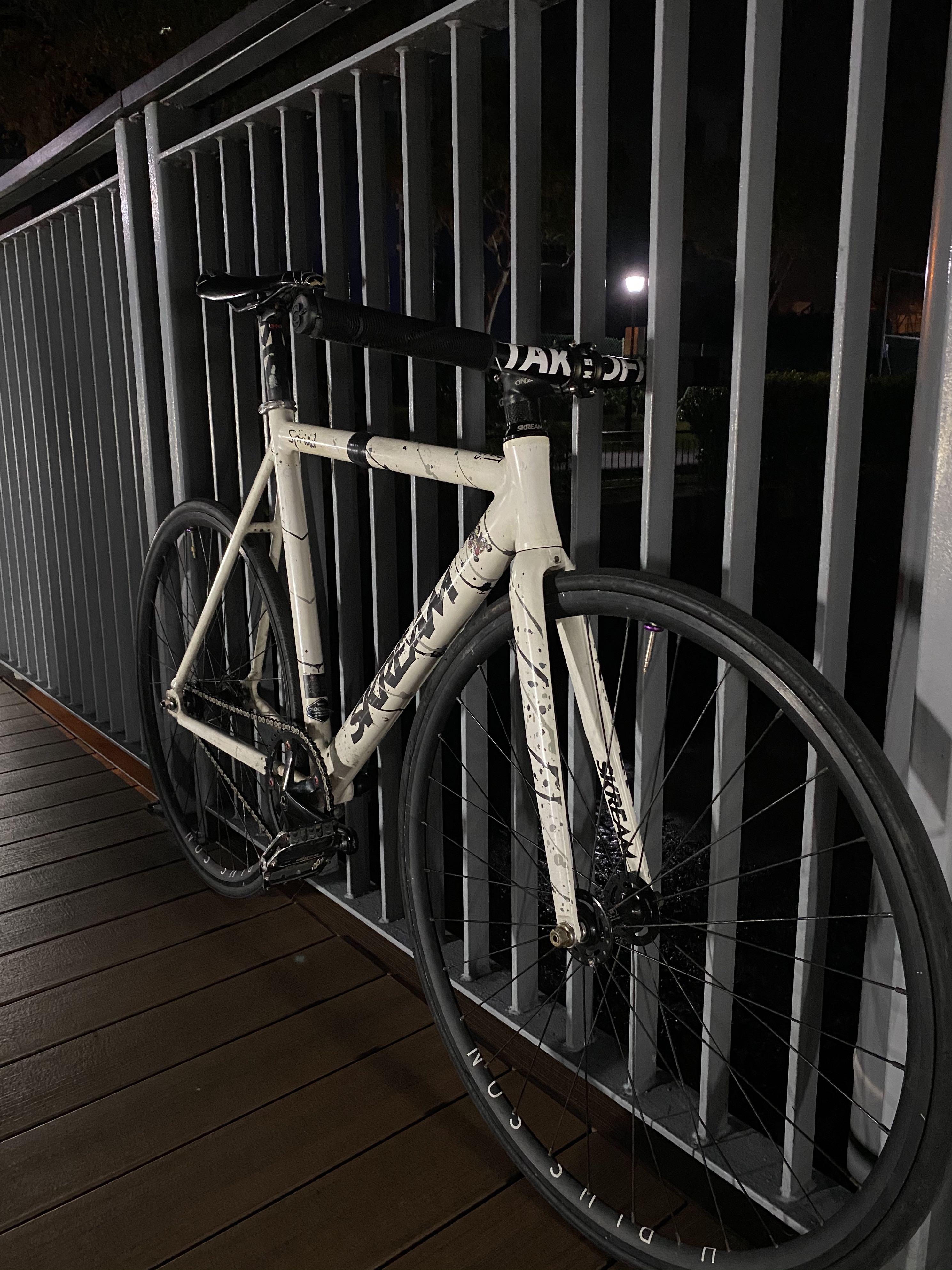 Skream V2 full bike fixie, Bicycles & PMDs, Bicycles, Fixies on Carousell