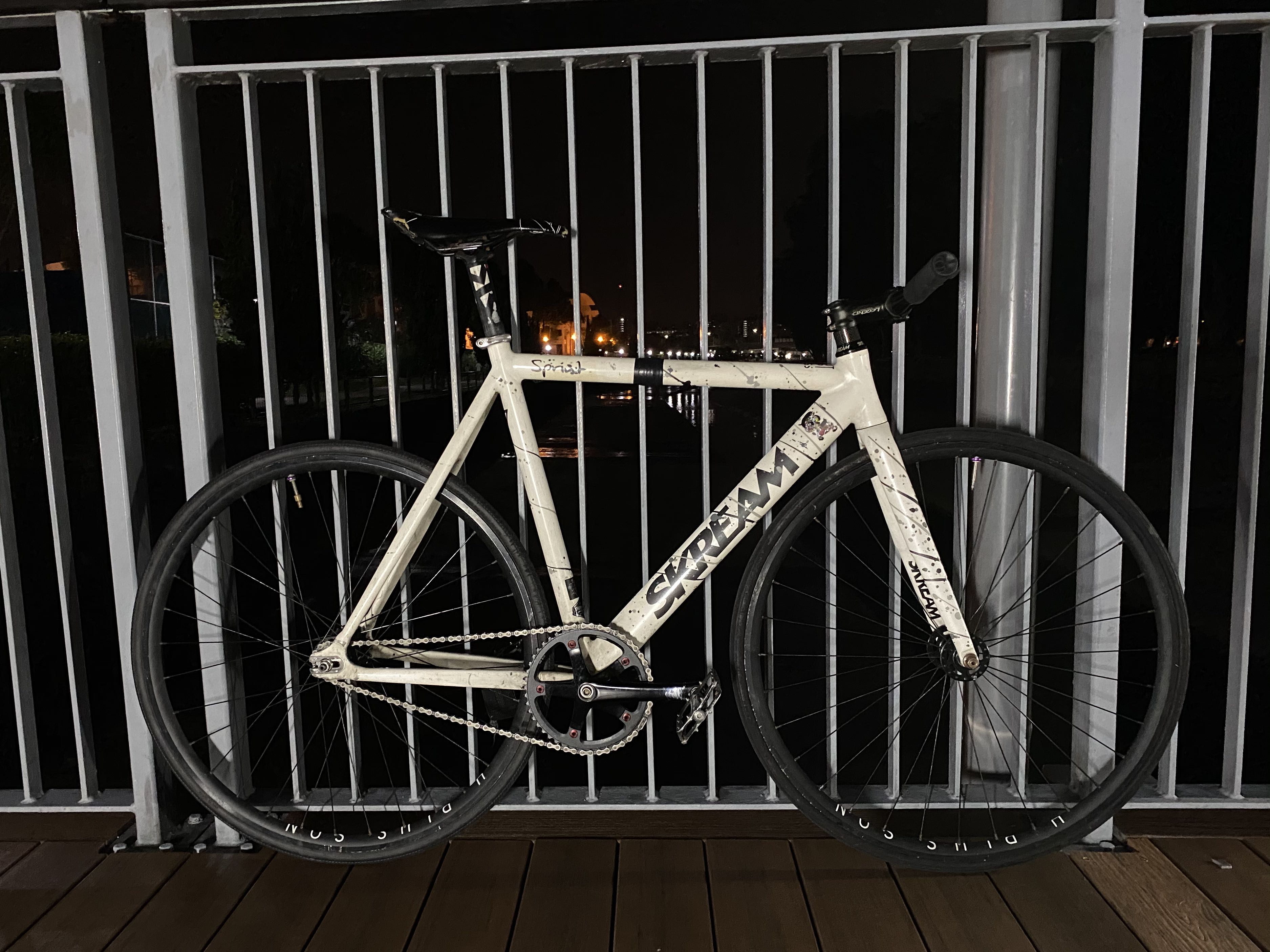 Skream V2 full bike fixie, Bicycles & PMDs, Bicycles, Fixies on Carousell