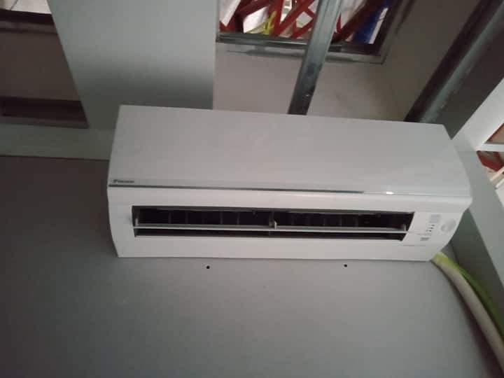 Aircon split type inverter and non inverter, TV & Home Appliances ...