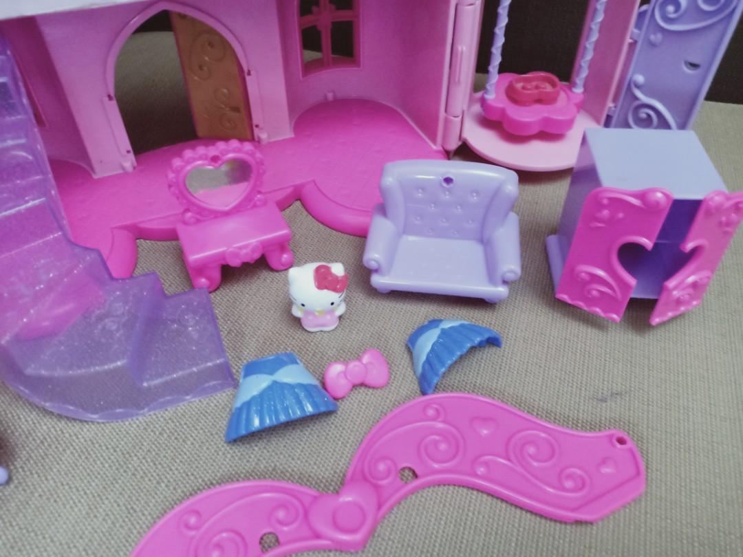 Hello Kitty Castle, Hobbies & Toys, Toys & Games on Carousell